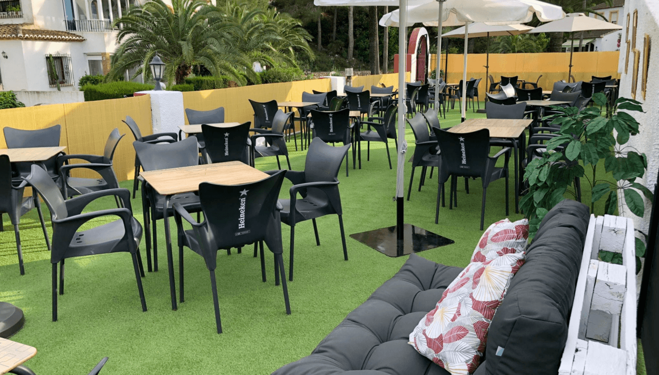 This restaurant has the perfect plan for summer Fridays: terrace, live ...