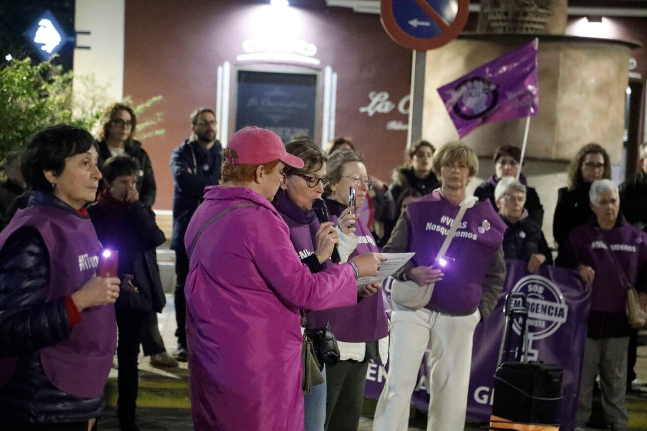 Manifestación por el Día de la Mujer en Dénia 14 - LaMarinaAlta.com